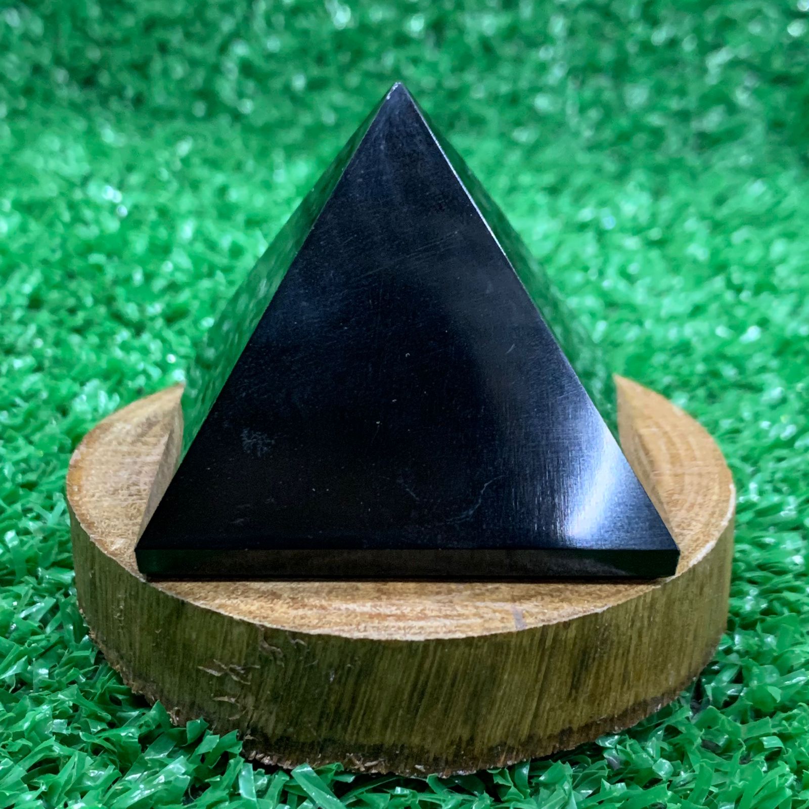Pirâmide Obsidiana Negra (110g)
