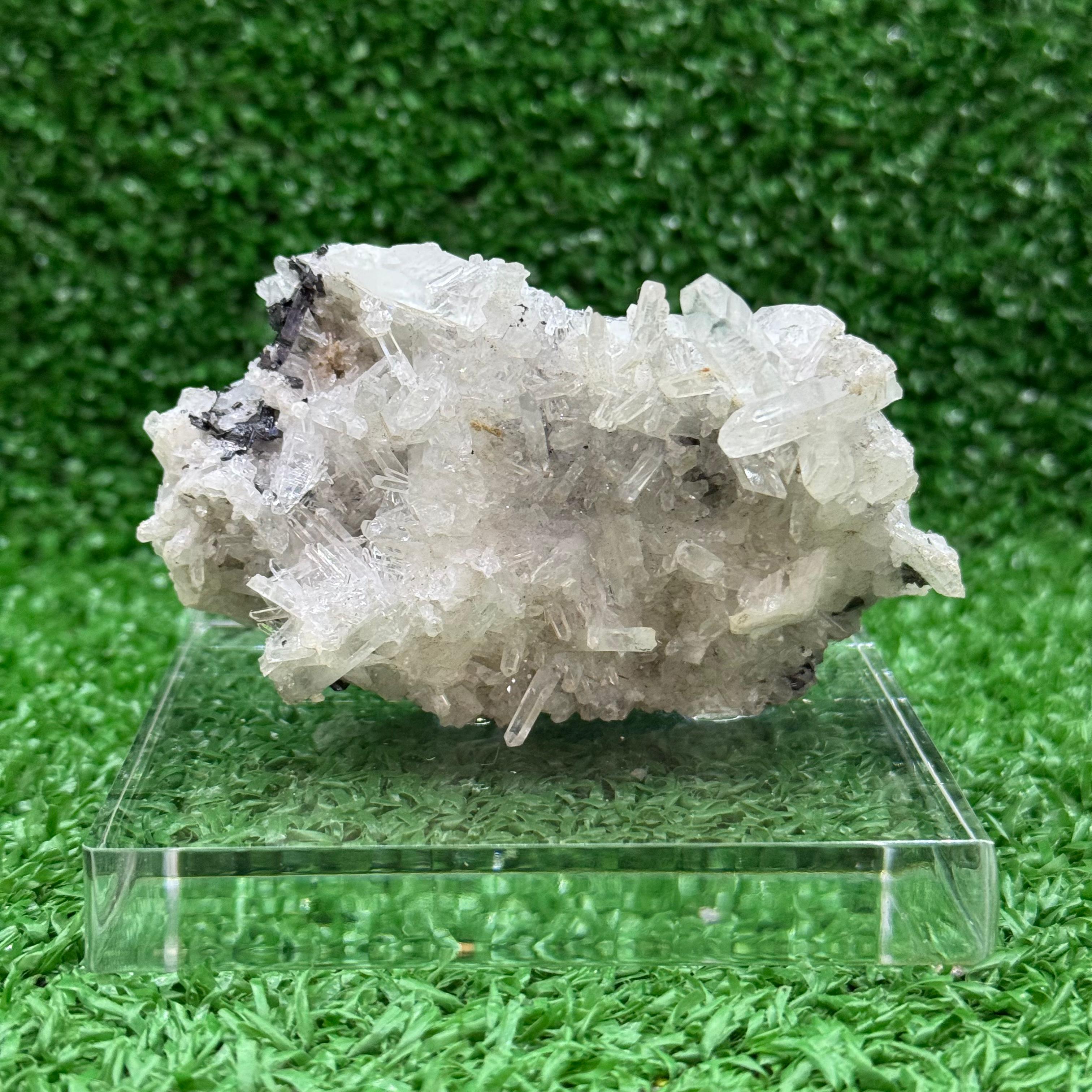 Drusa de Hubnerita Natural – 270g com Base em Acrílico