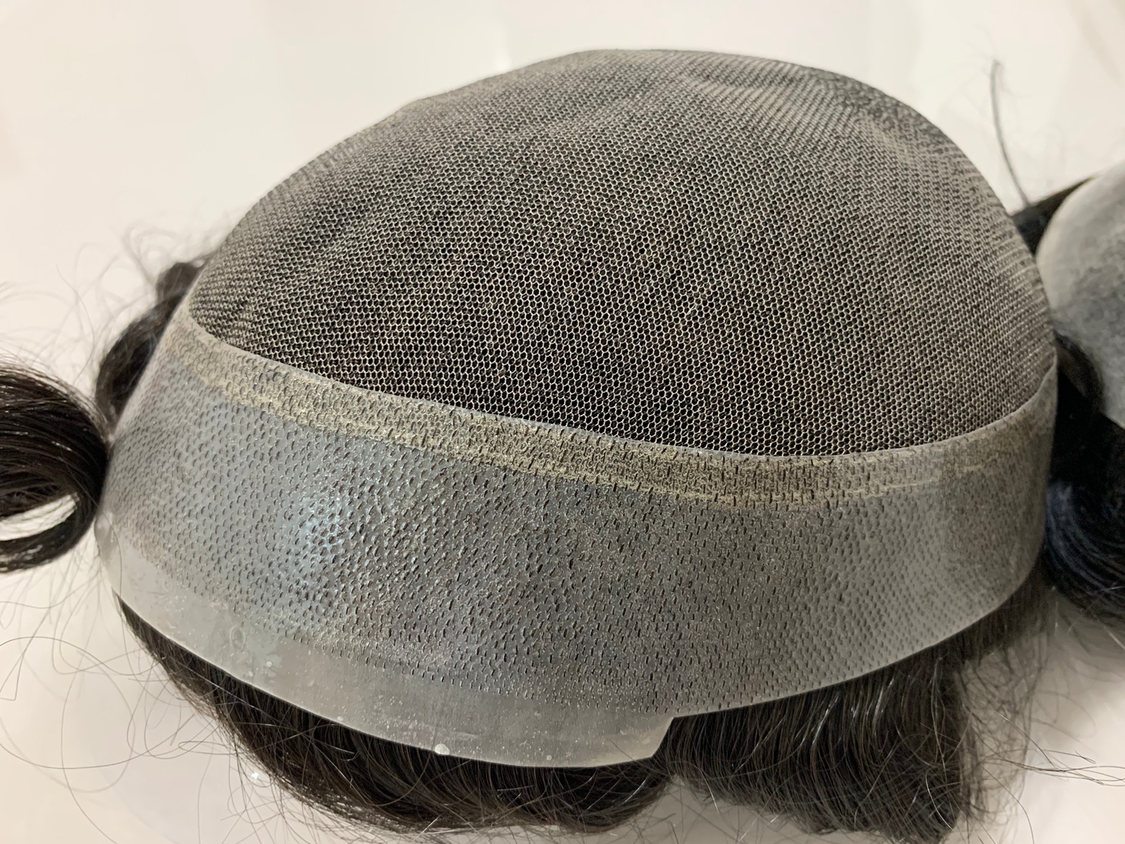 Prótese capilar masculina micropele 0.8mm 120 / 130% amarrada em nó